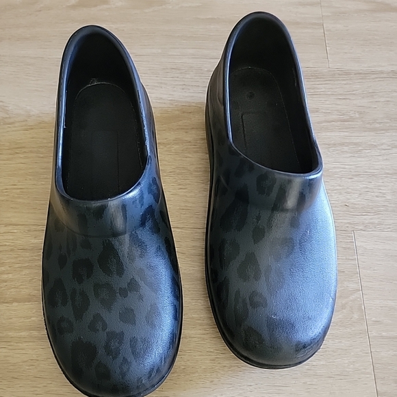 CROCS | Shoes | Crocs Cheetah Print Moccasin Clog | Poshmark